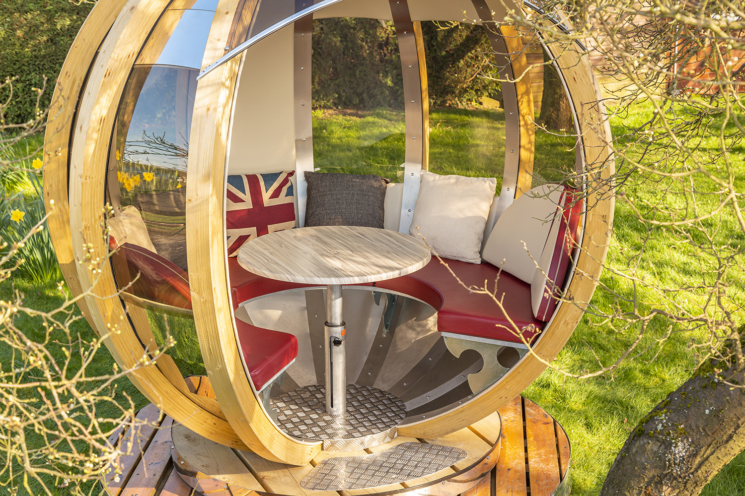 Ornate Garden Rotating Sphere Lounger Garden Room Pod