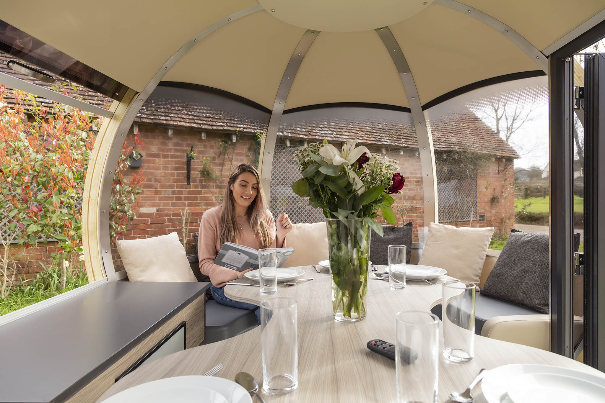 Ornate Garden Medium Ovalhouse Garden Pod Outdoor Room
