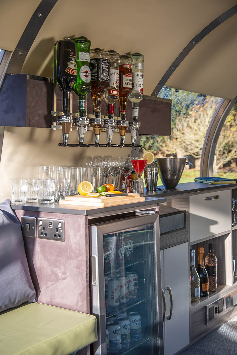 Ornate Garden Pod Ovalhouse Bar All-season Garden Room