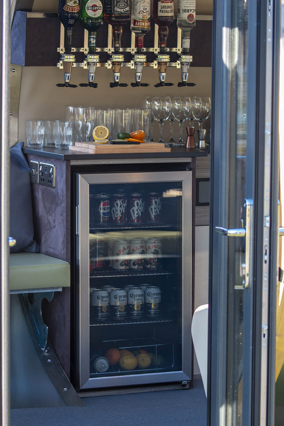 Ornate Garden Pod Ovalhouse Bar All-season Garden Room